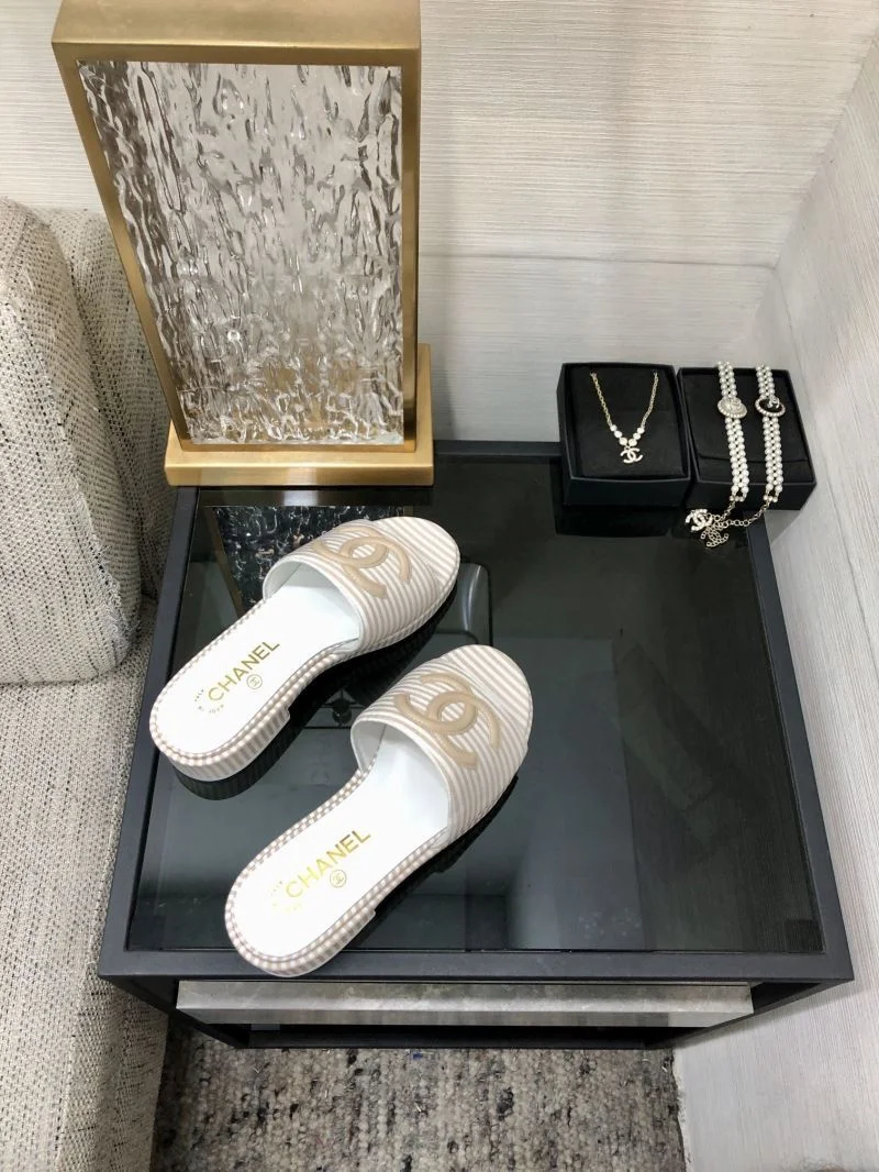 Low-cost Chanel Slippers