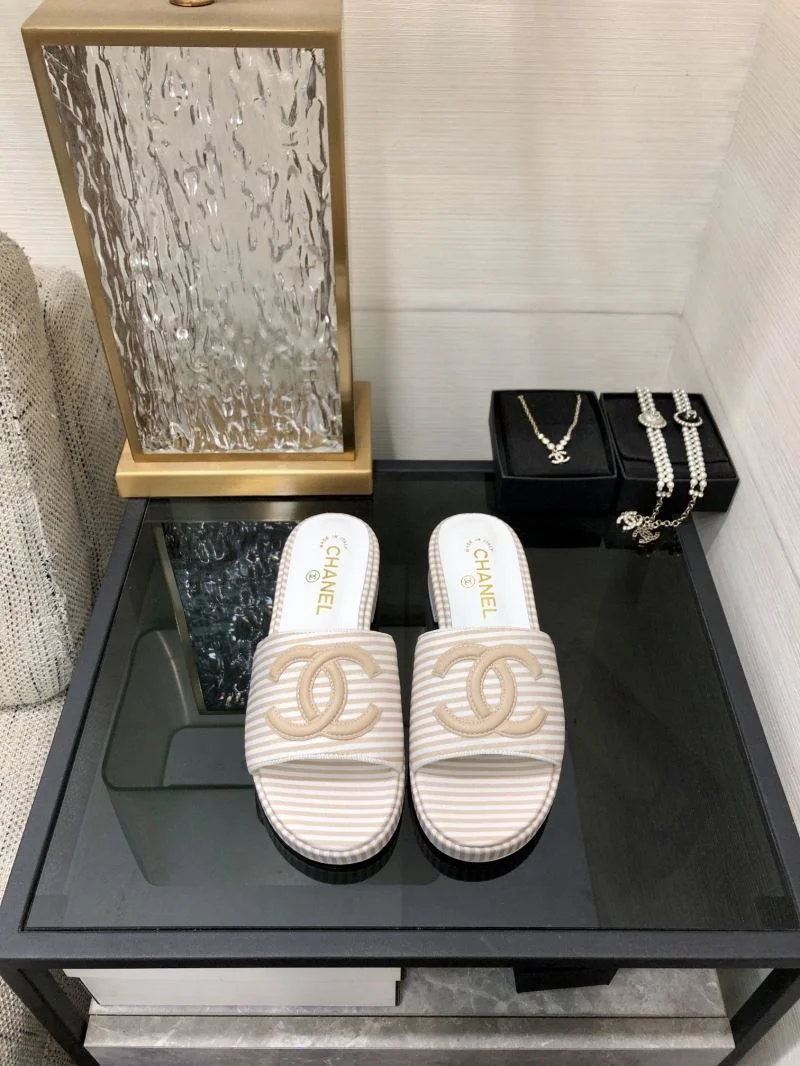 Low-cost Chanel Slippers