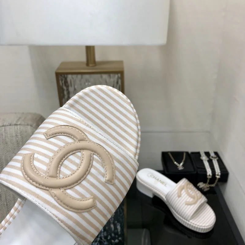 Low-cost Chanel Slippers