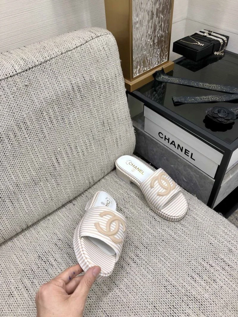 Low-cost Chanel Slippers
