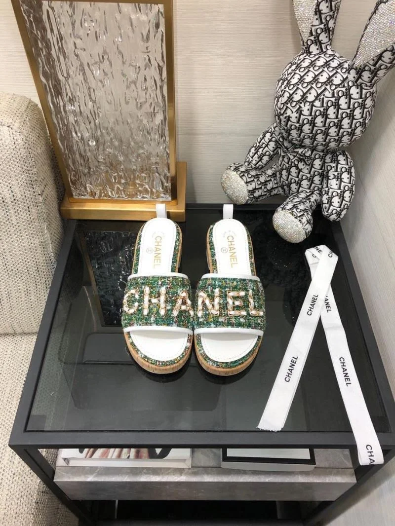 Top mirror Chanel Slippers
