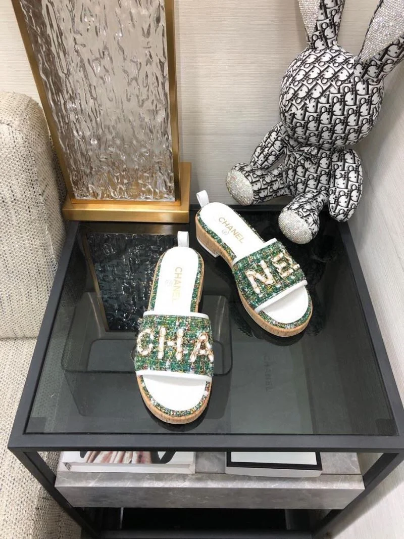 Top mirror Chanel Slippers