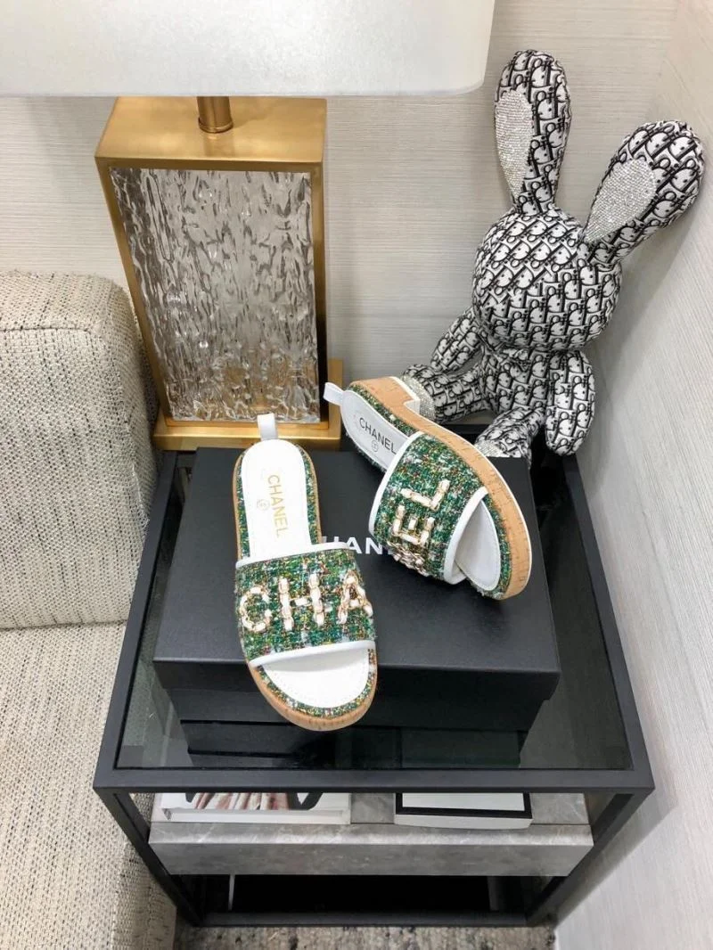 Top mirror Chanel Slippers
