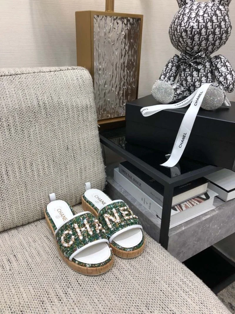 Top mirror Chanel Slippers