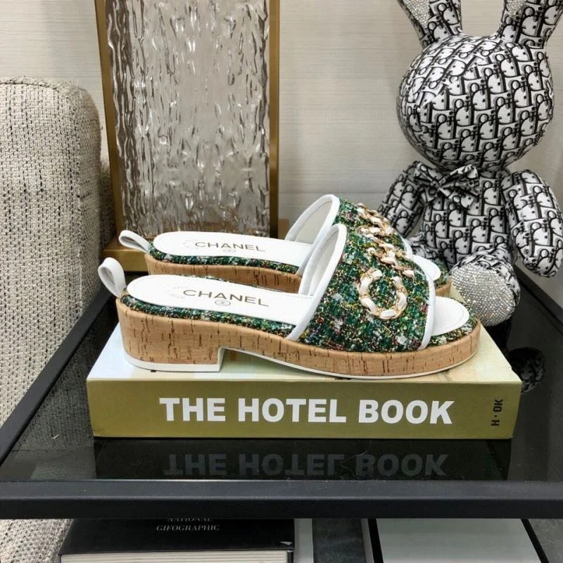 Top mirror Chanel Slippers