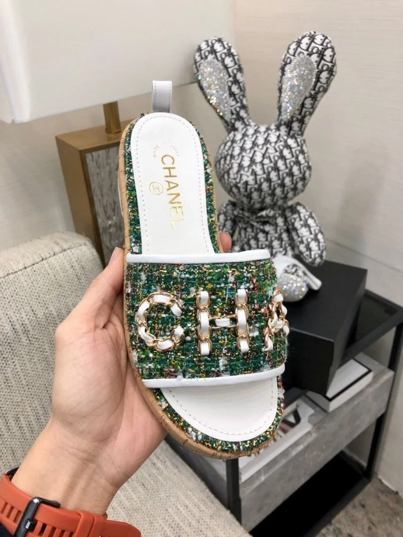 Top mirror Chanel Slippers