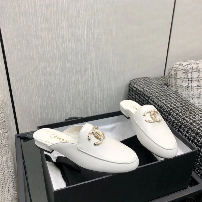 Top mirror Chanel Slippers