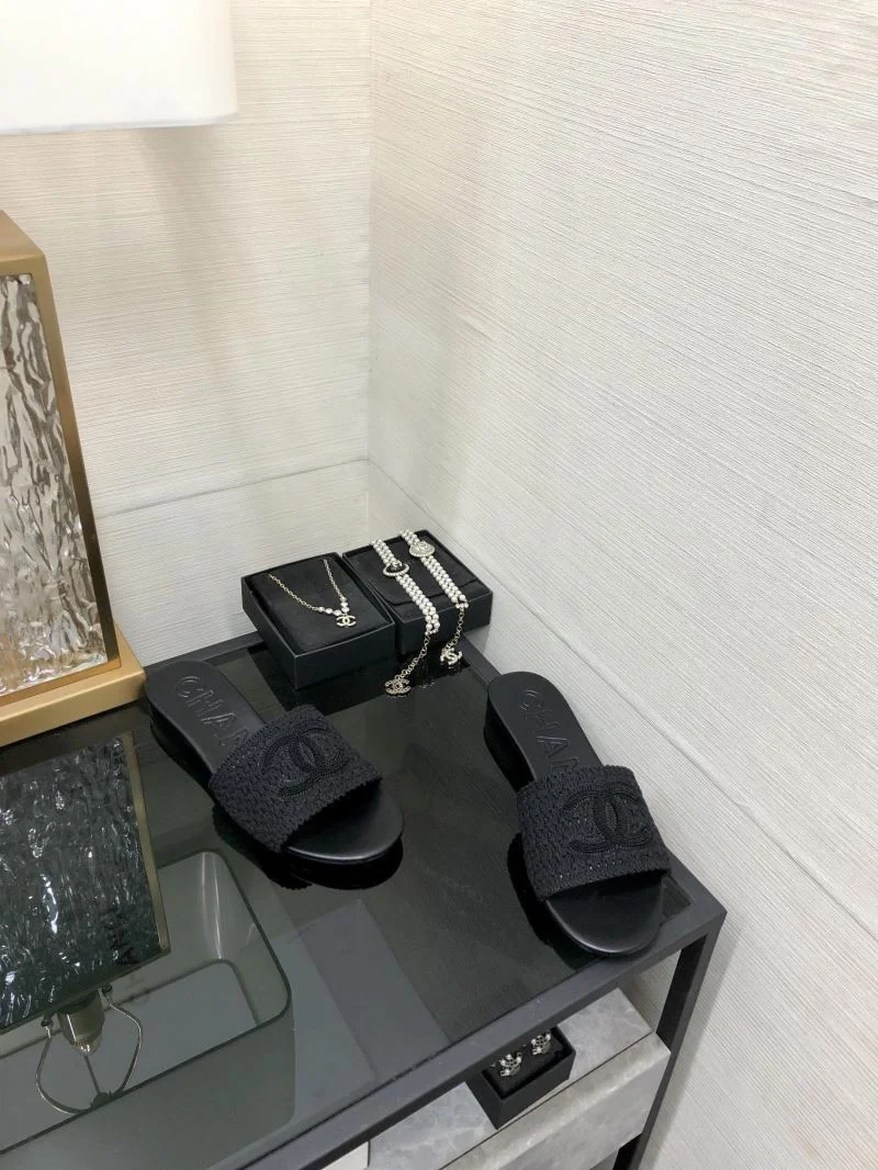Top mirror Chanel Slippers