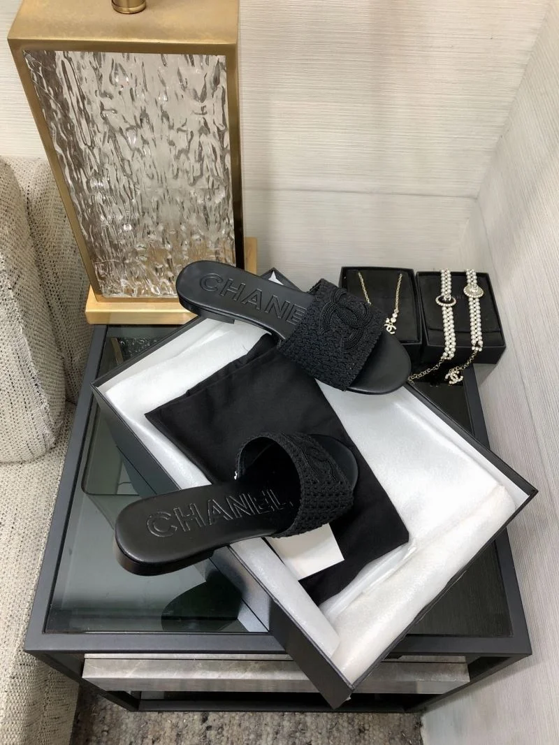Top mirror Chanel Slippers