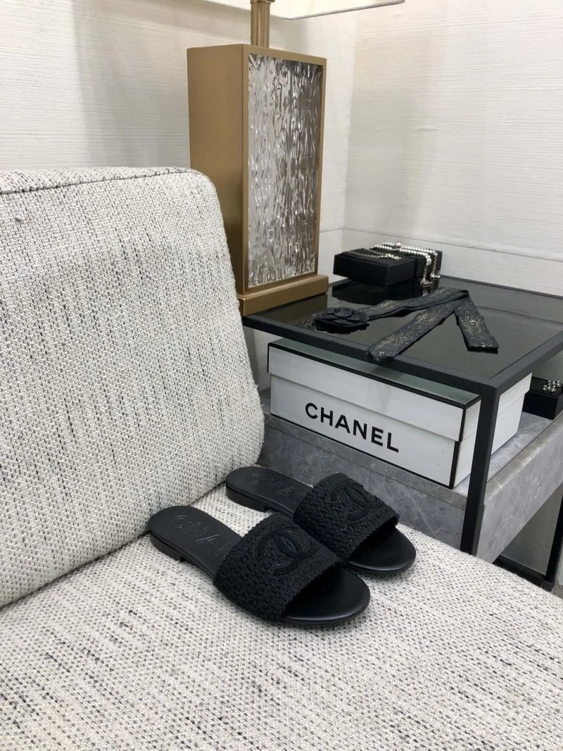 Top mirror Chanel Slippers