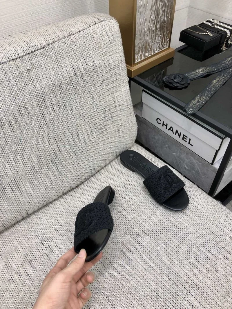Top mirror Chanel Slippers