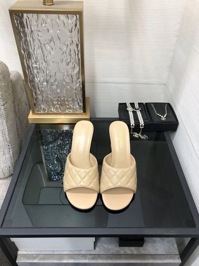 Top mirror Chanel Slippers