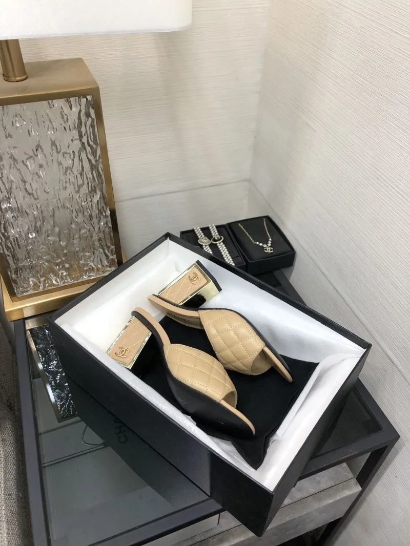 Top mirror Chanel Slippers