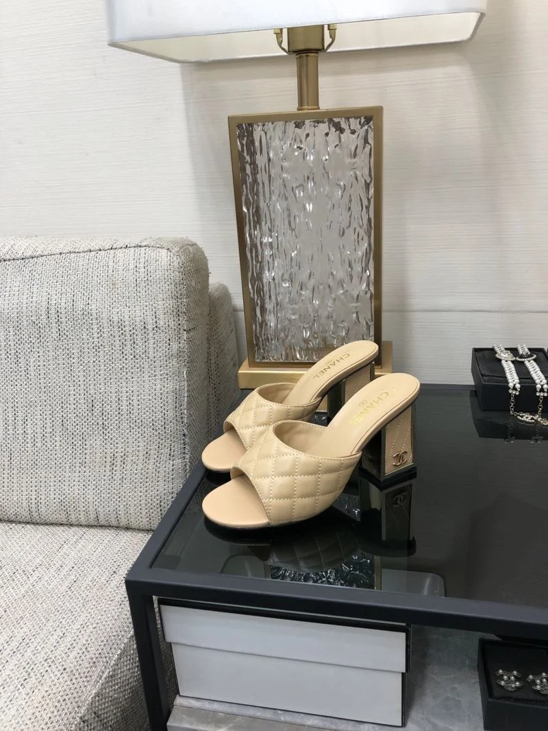 Top mirror Chanel Slippers