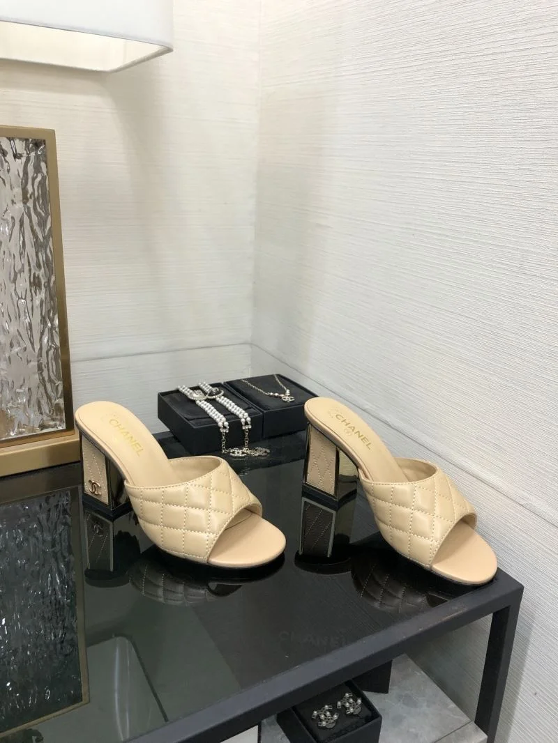 Top mirror Chanel Slippers