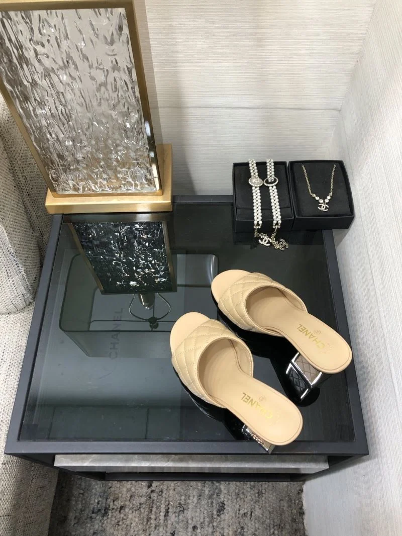 Top mirror Chanel Slippers