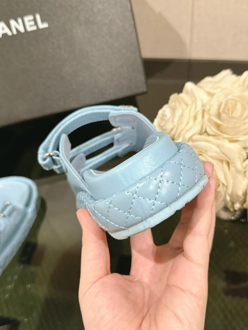 Low-cost Chanel Slippers
