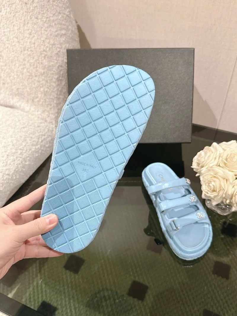 Low-cost Chanel Slippers