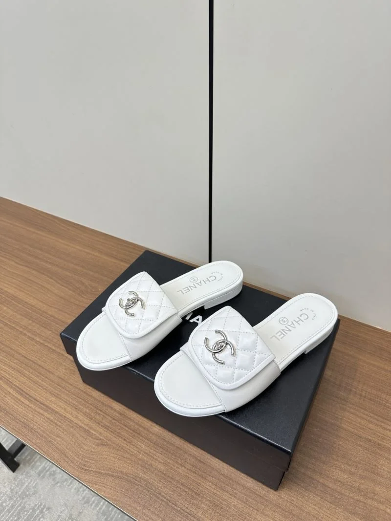 Low-cost Chanel Slippers