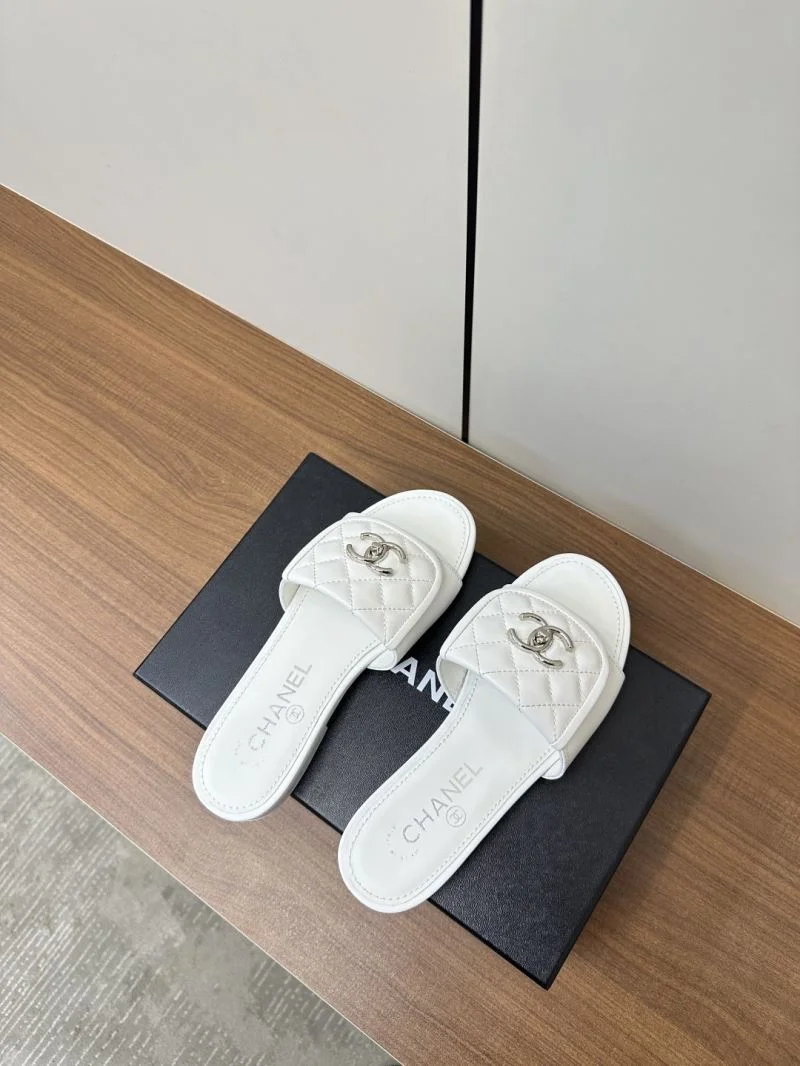 Low-cost Chanel Slippers