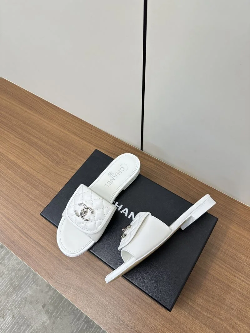 Low-cost Chanel Slippers