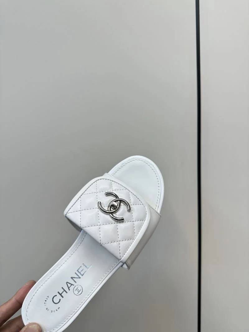 Low-cost Chanel Slippers