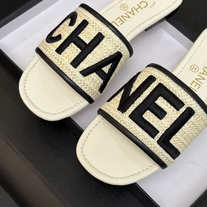Top mirror Chanel Slippers