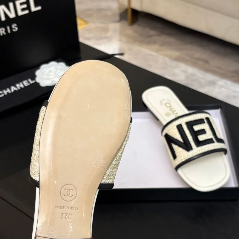 Top mirror Chanel Slippers