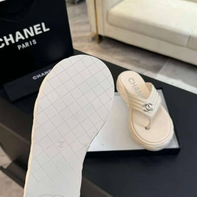 Accurate model Chanel Slippers