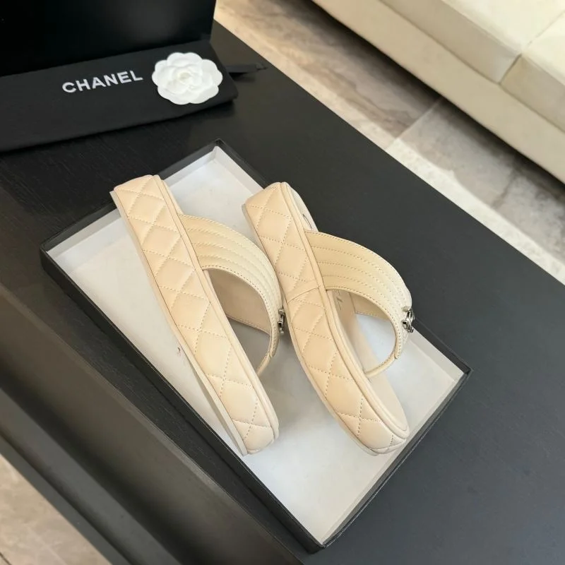 Accurate model Chanel Slippers