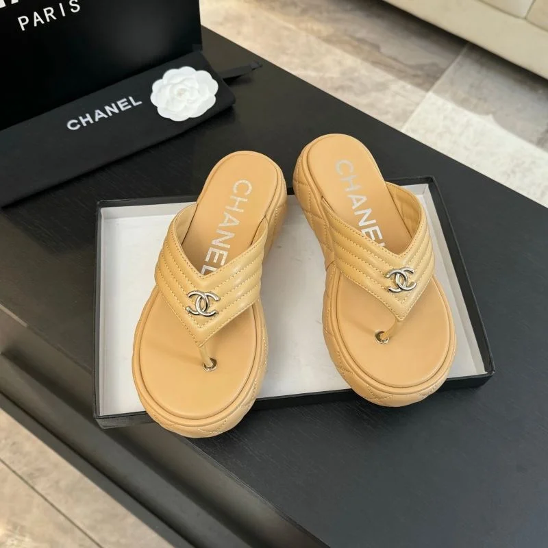 Top mirror Chanel Slippers