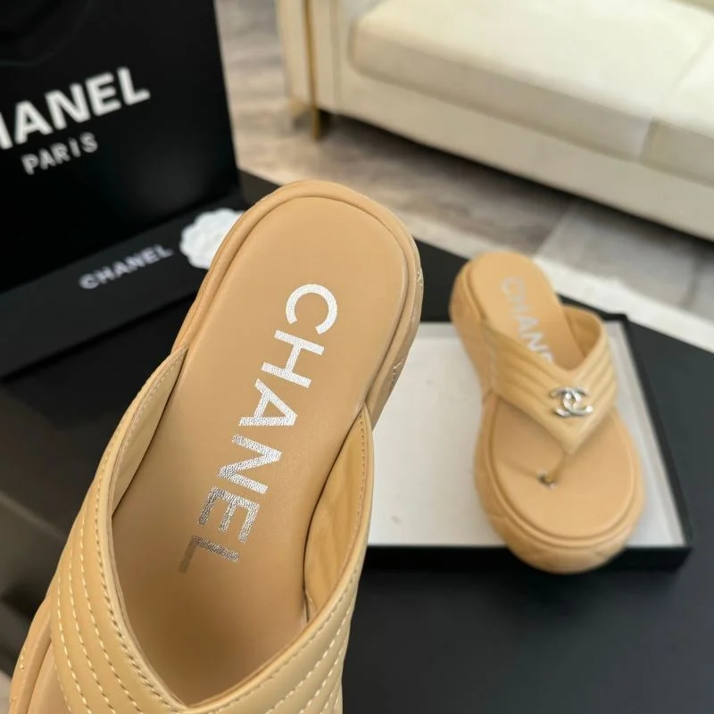 Top mirror Chanel Slippers