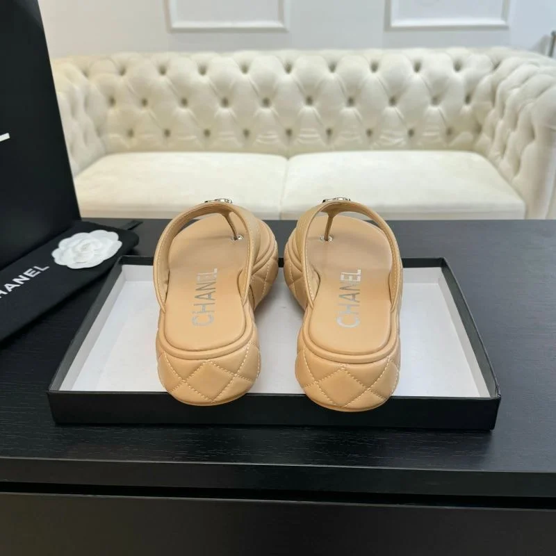 Top mirror Chanel Slippers