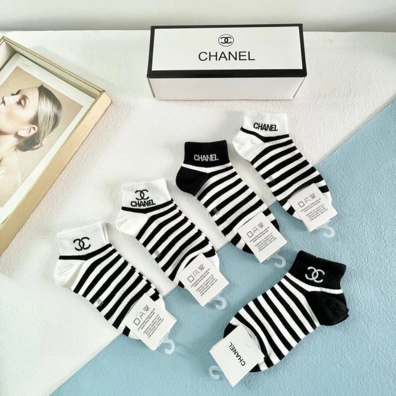 Low-cost Chanel Socks