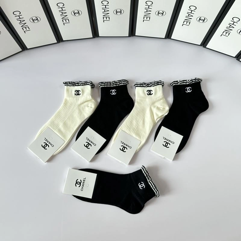 Low-cost Chanel Socks