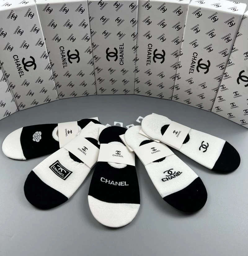 Low-cost Chanel Socks