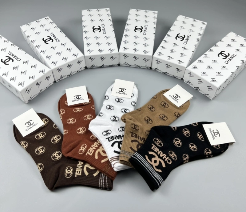 Low-cost Chanel Socks