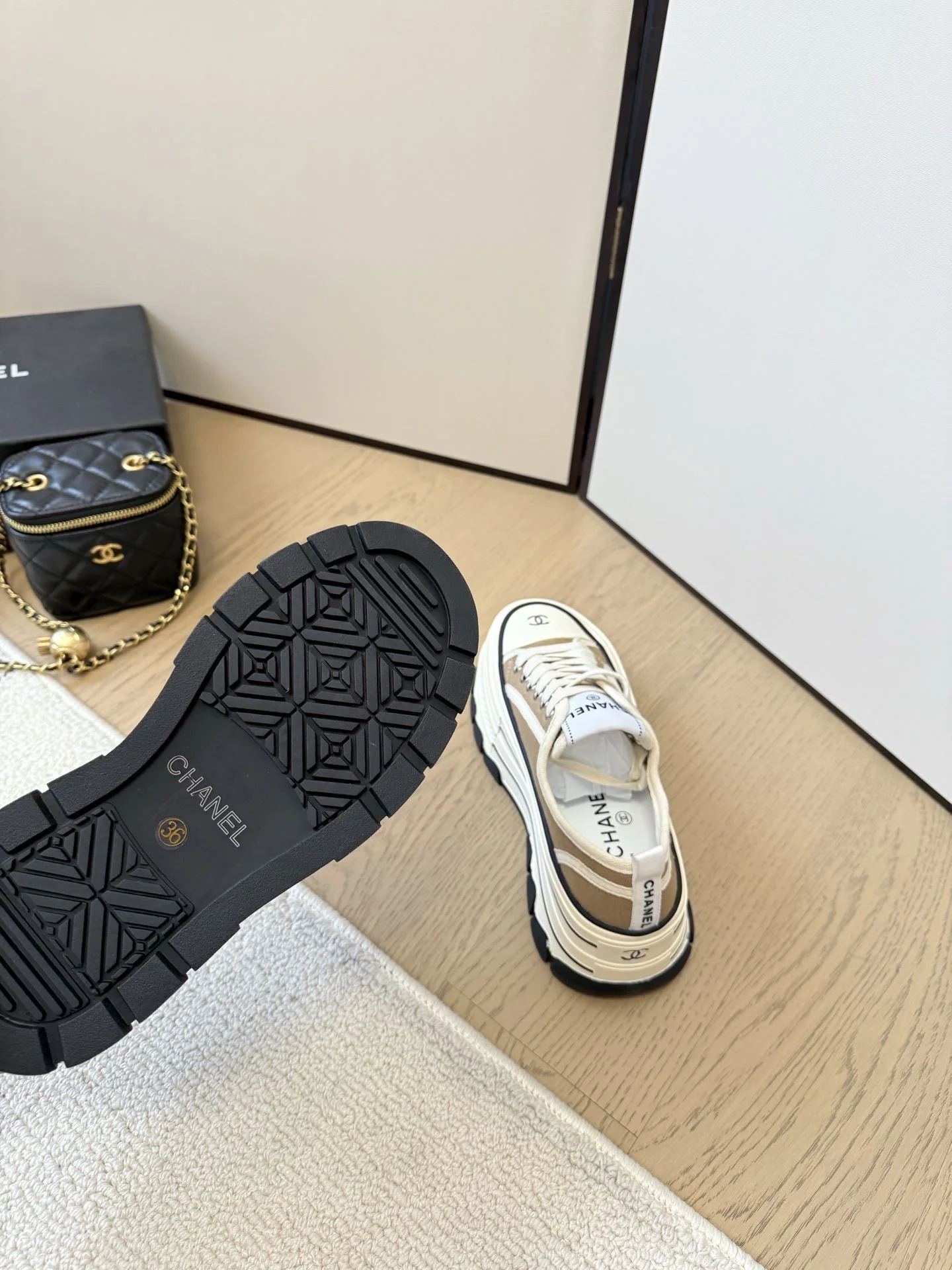 Top mirror Chanel Sport Shoes