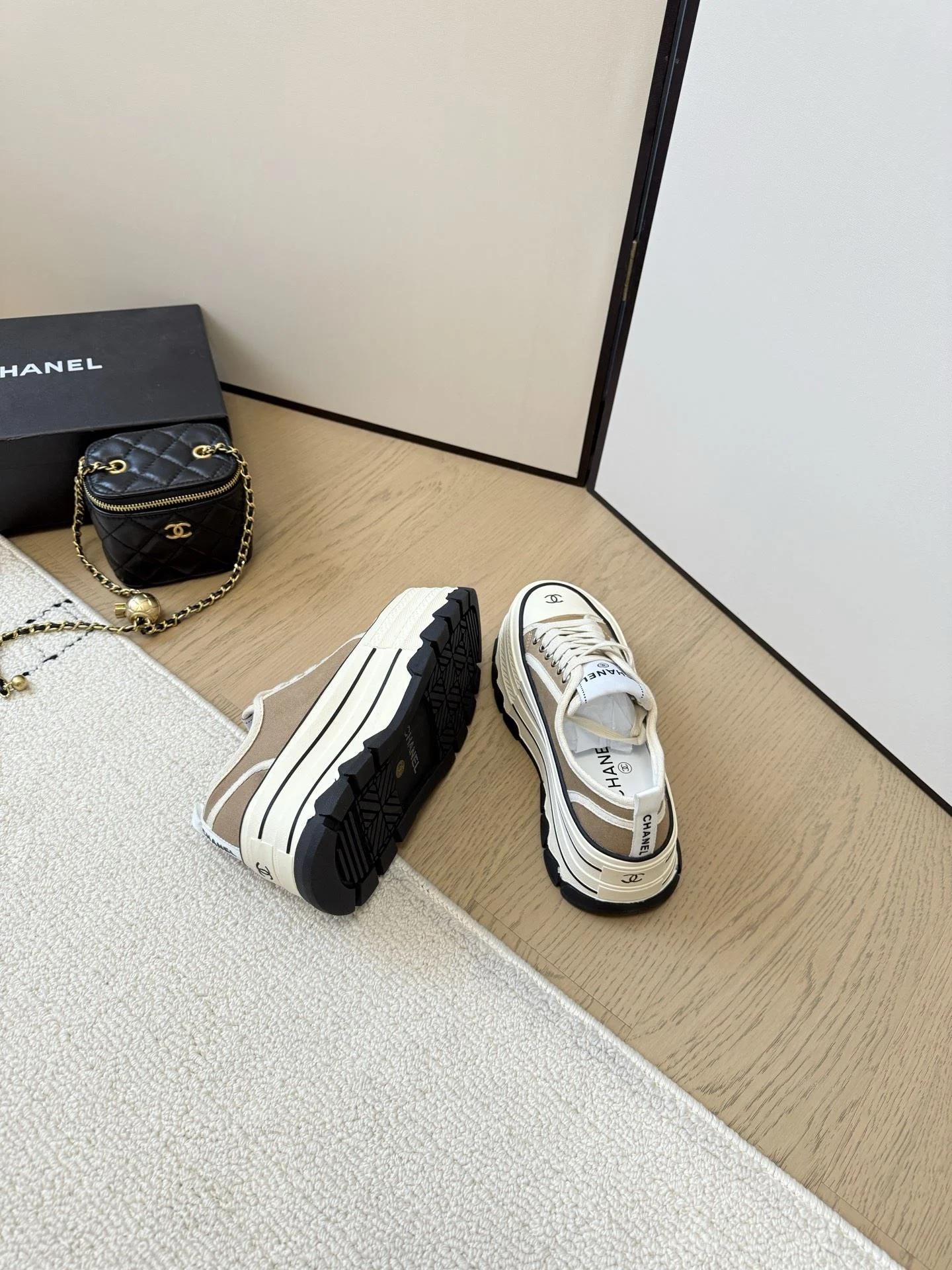 Top mirror Chanel Sport Shoes