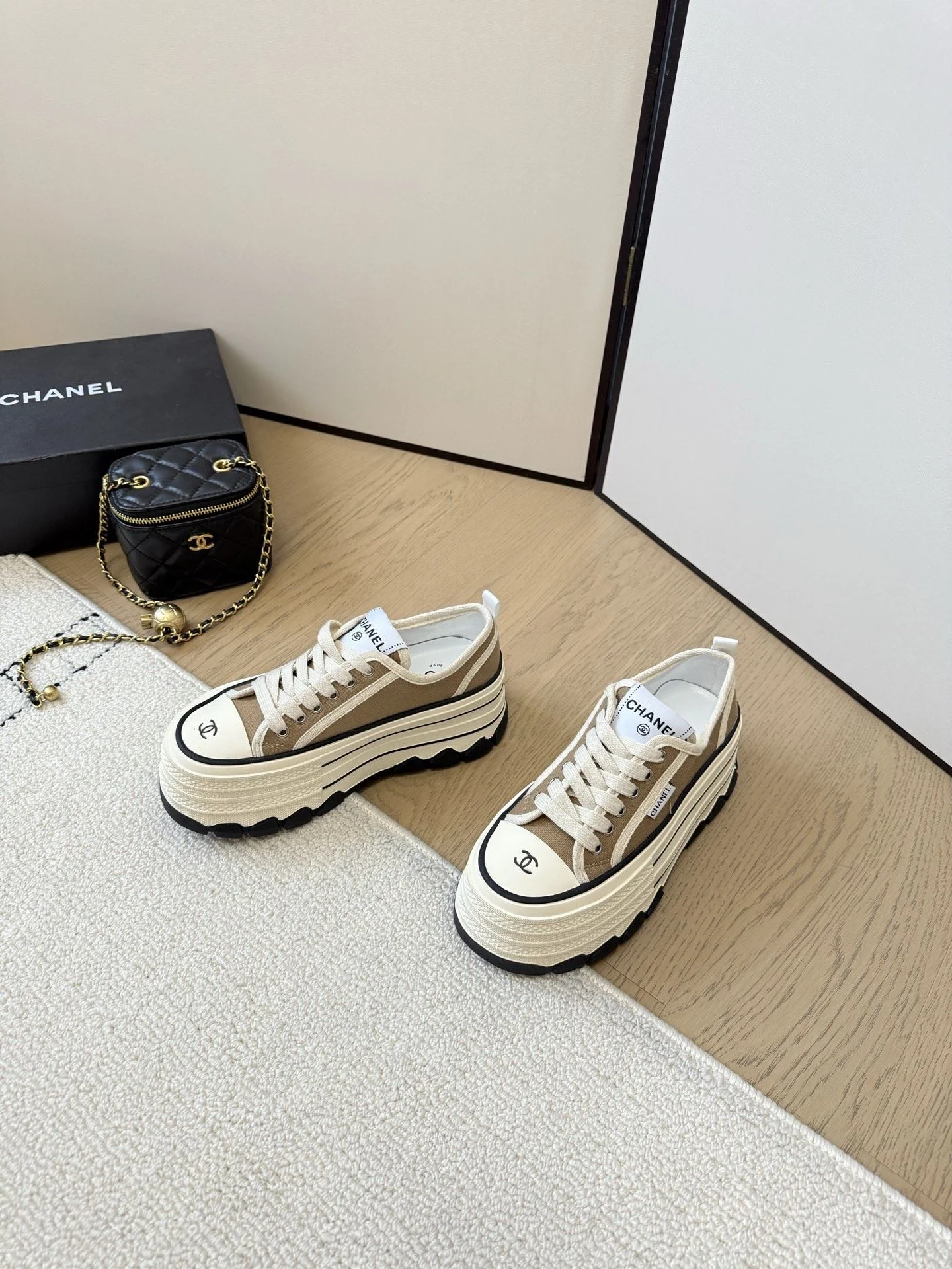 Top mirror Chanel Sport Shoes