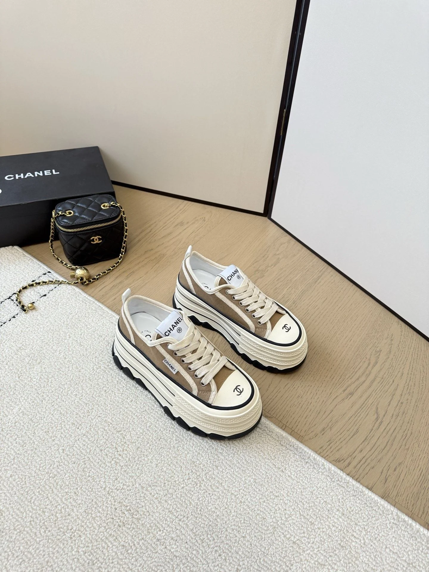 Top mirror Chanel Sport Shoes