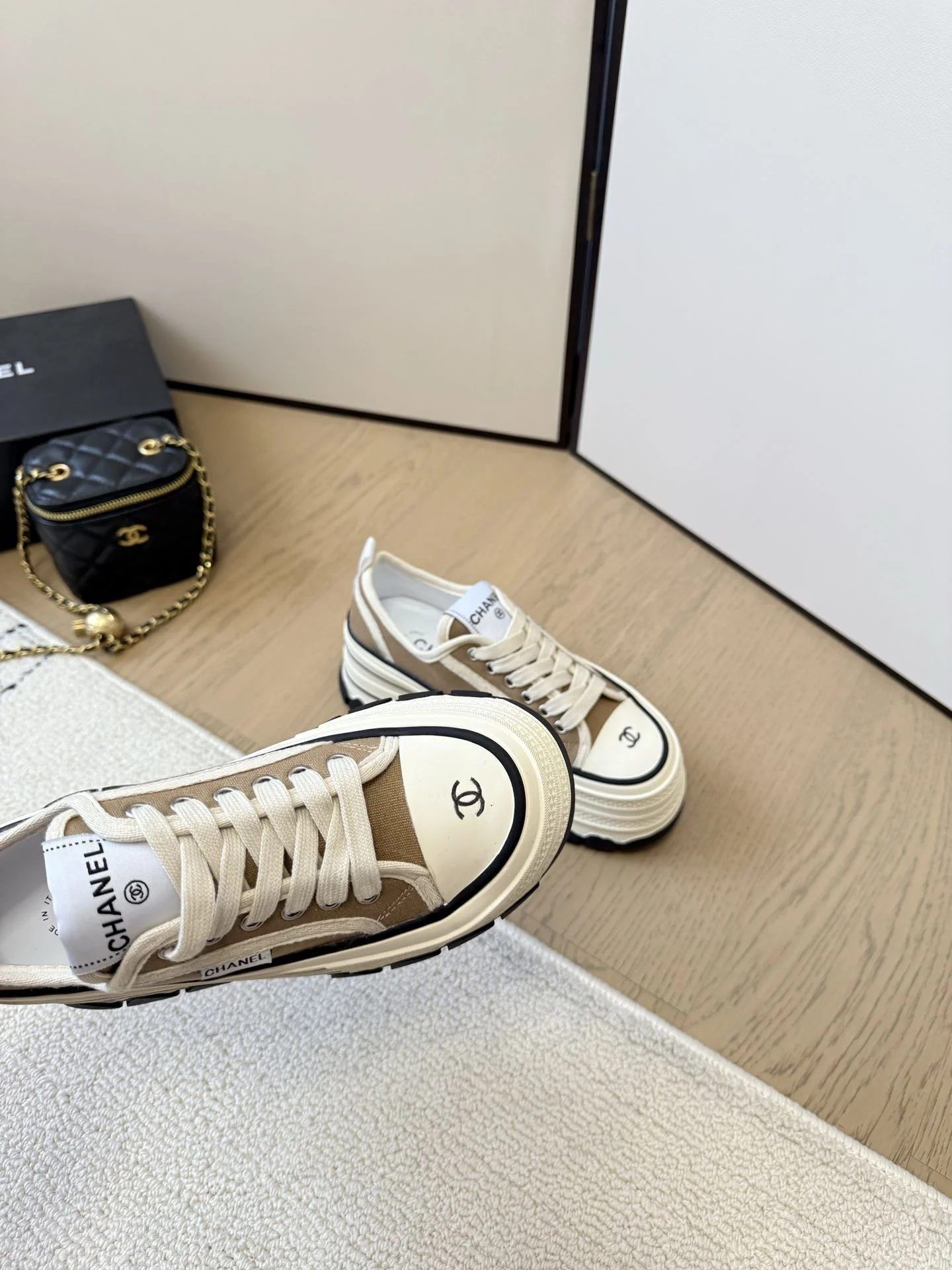 Top mirror Chanel Sport Shoes