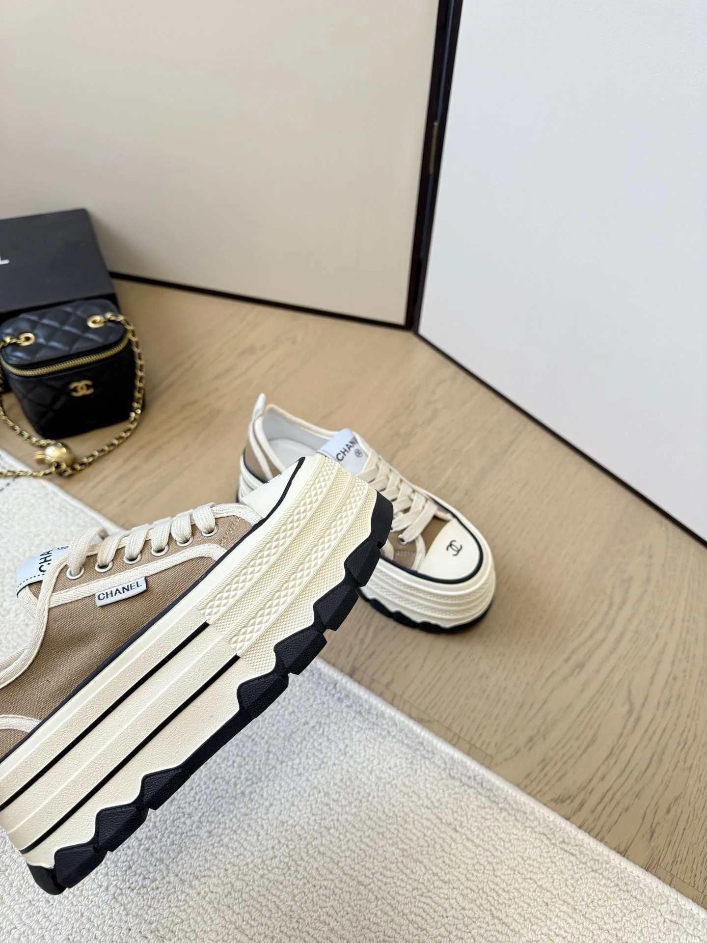 Top mirror Chanel Sport Shoes