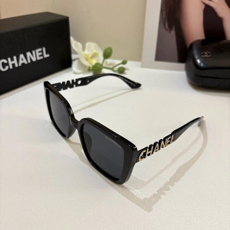 Top mirror Chanel Sunglasses