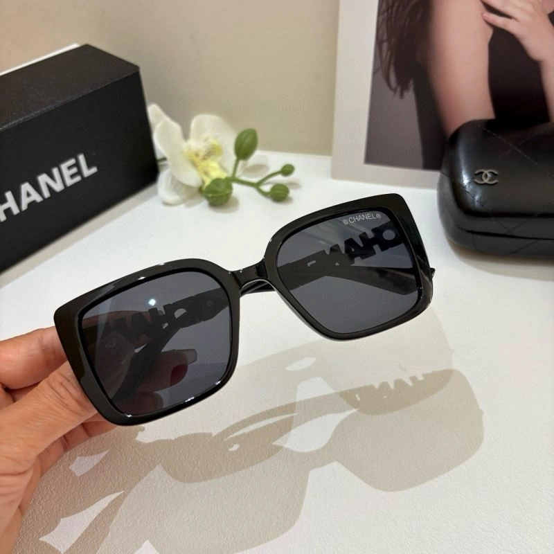 Top mirror Chanel Sunglasses