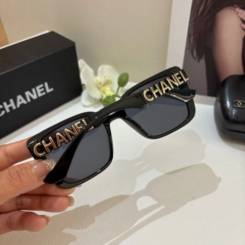 Top mirror Chanel Sunglasses