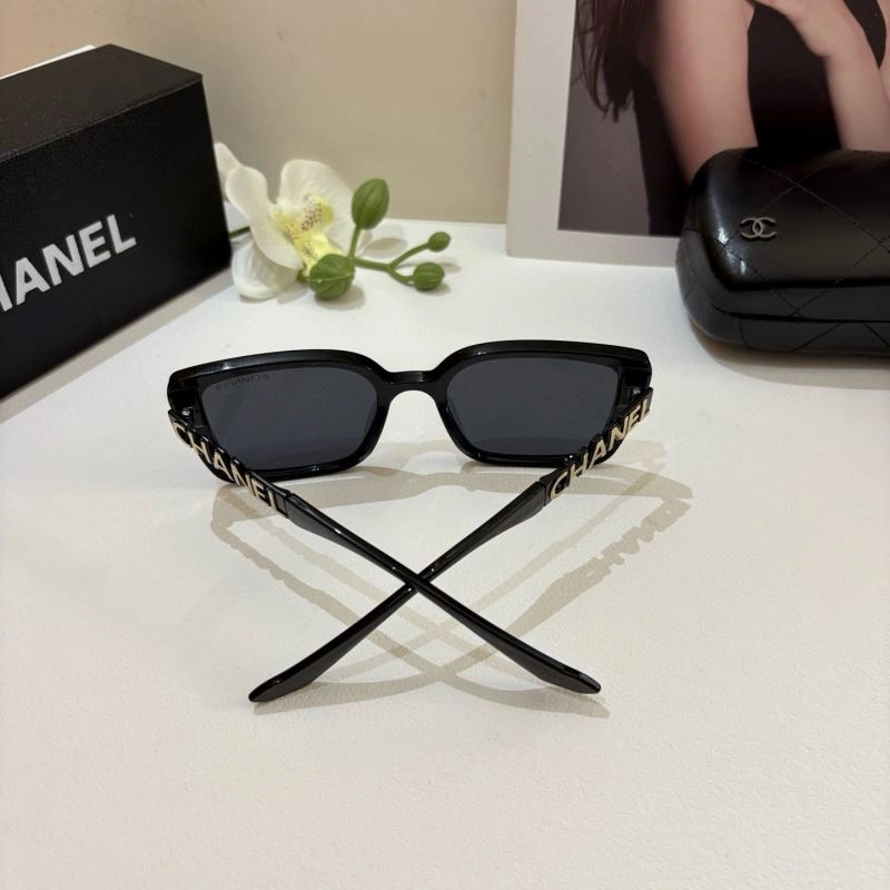 Top mirror Chanel Sunglasses