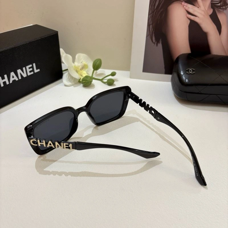 Top mirror Chanel Sunglasses