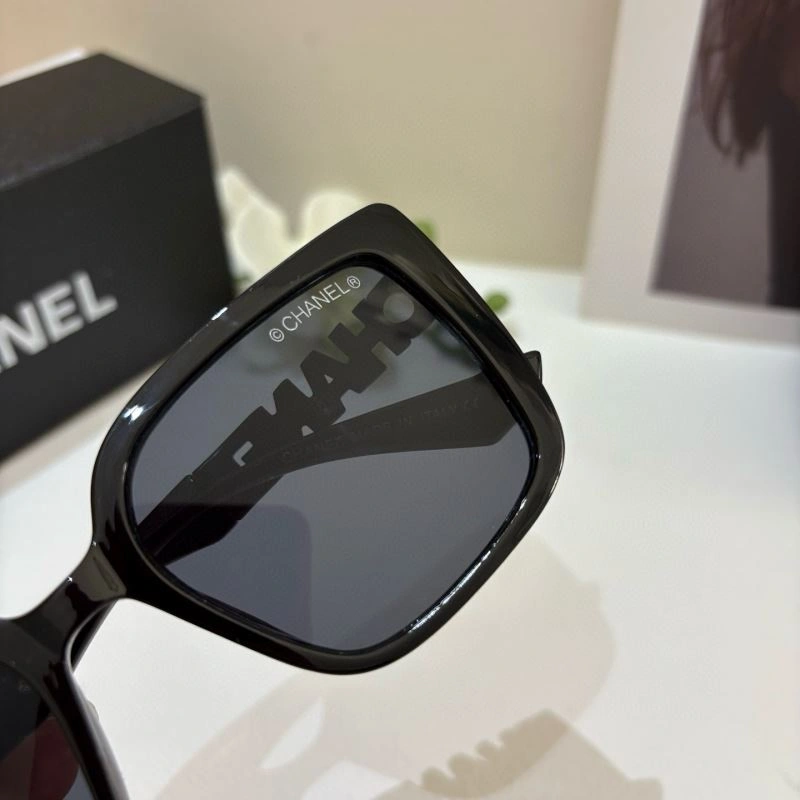 Top mirror Chanel Sunglasses