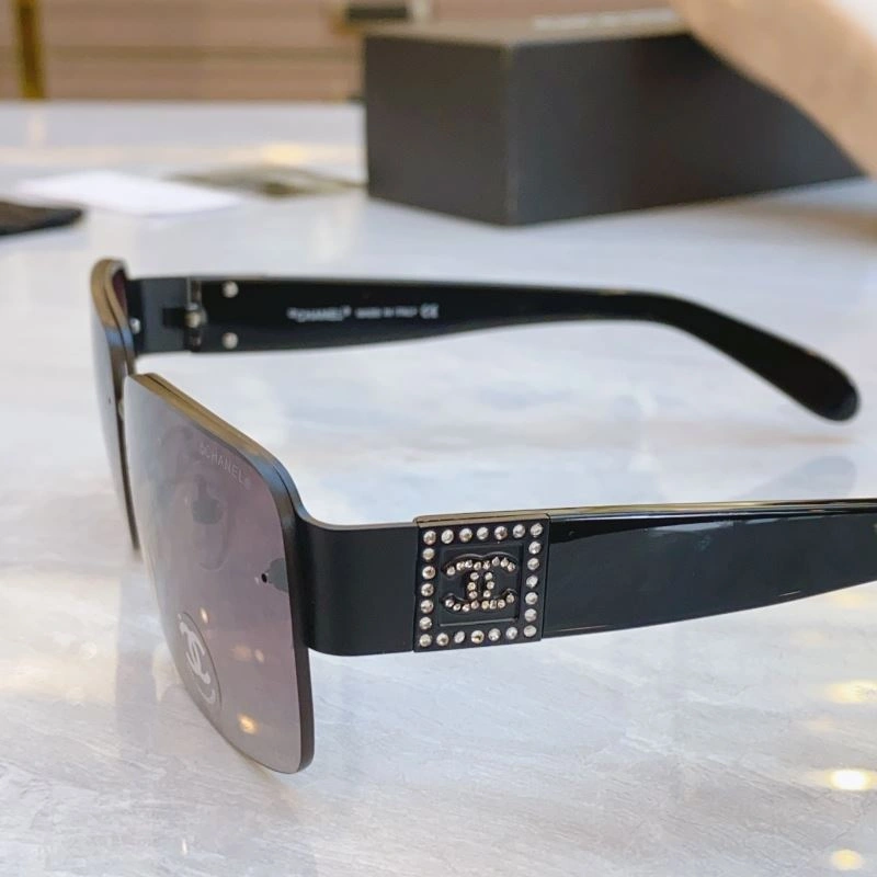 Top match Chanel Sunglasses